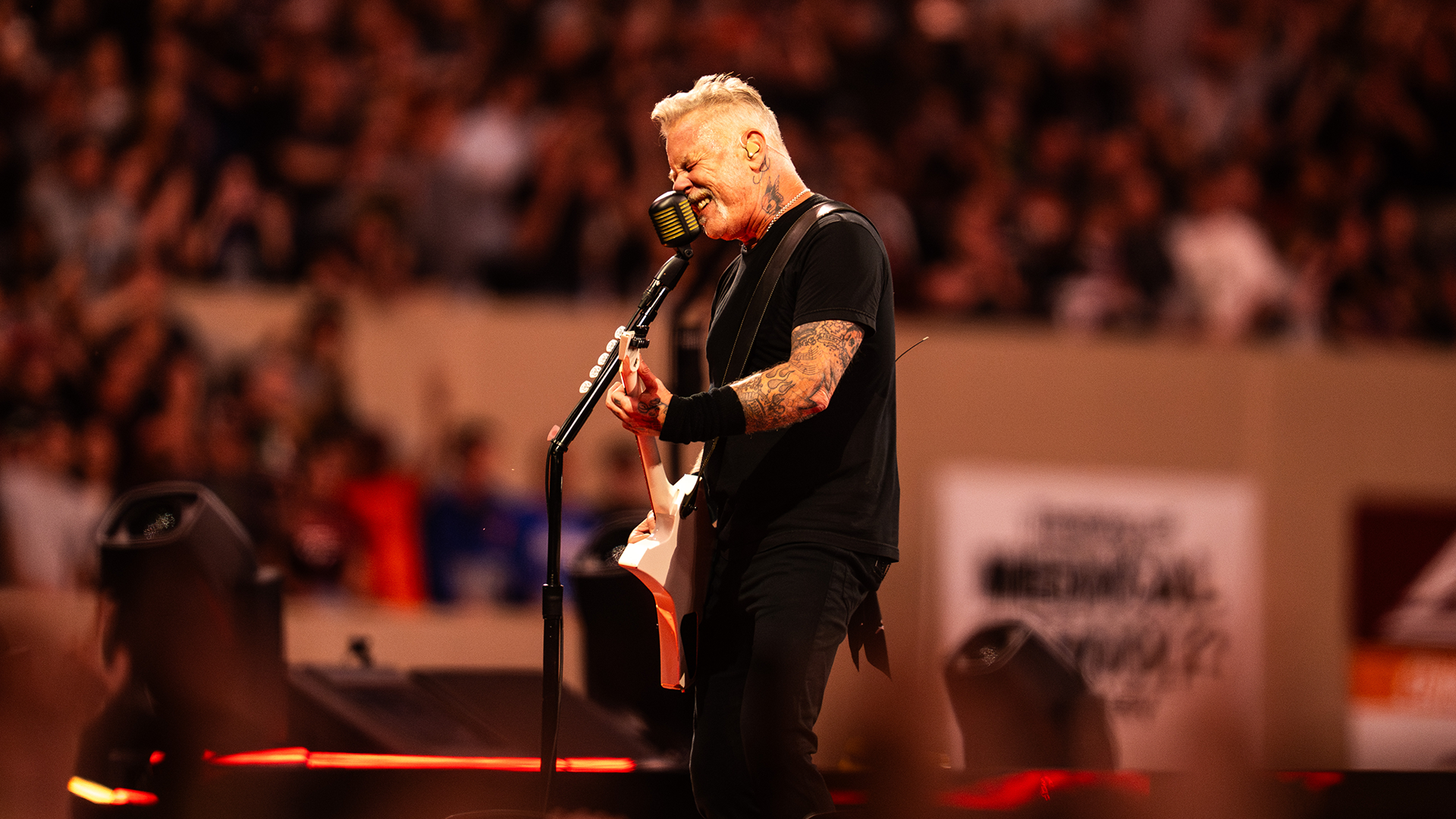 Enter Sandman by Metallica in Lane Stadium - Virginia Tech Athletics
